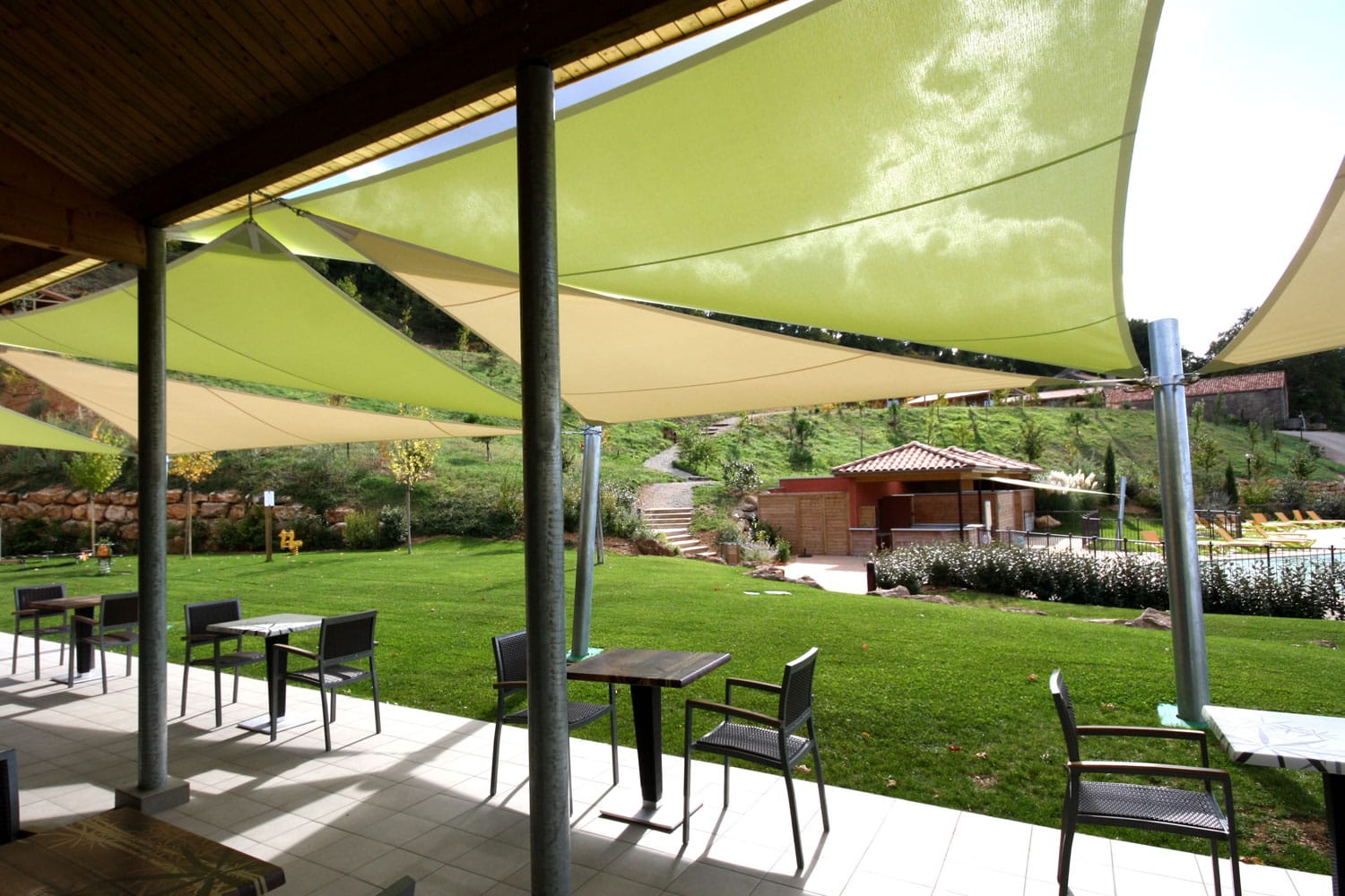 Toile pour pergola et voile d'ombrage terrasse sur mesure